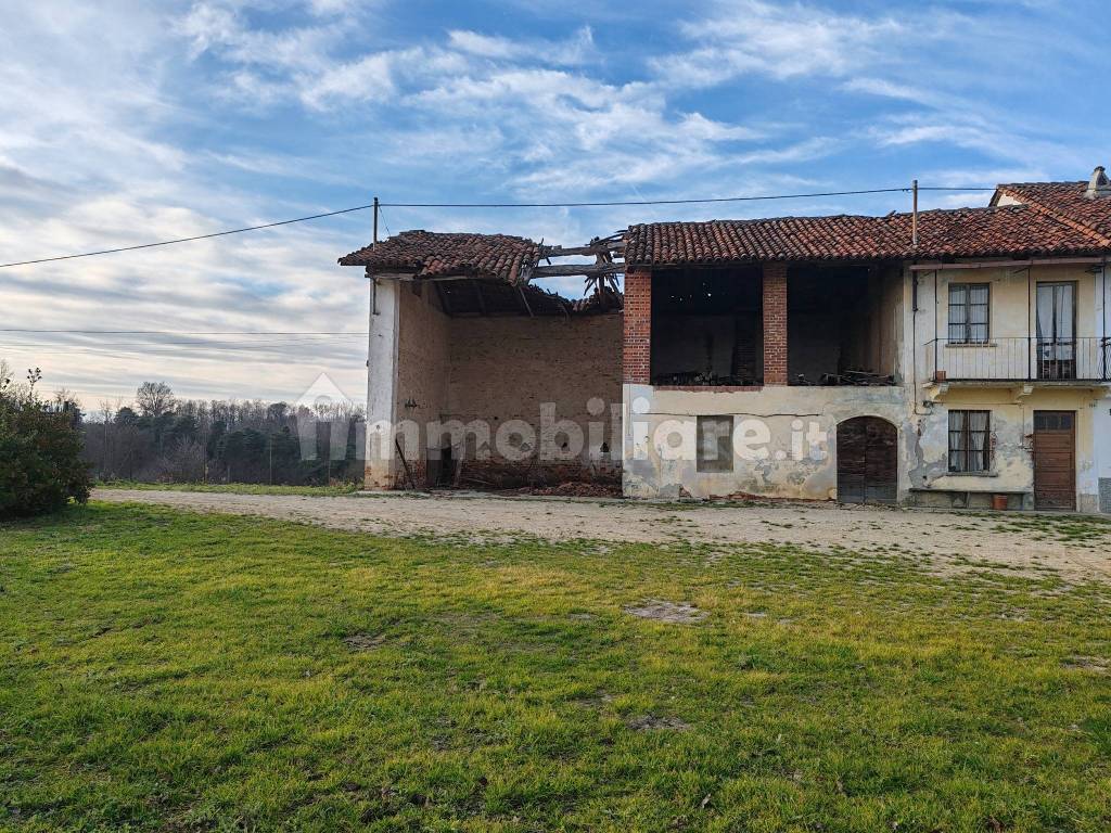 Vendita Rustico in frazione San Grato Monteu Roero. Da ristrutturare ...
