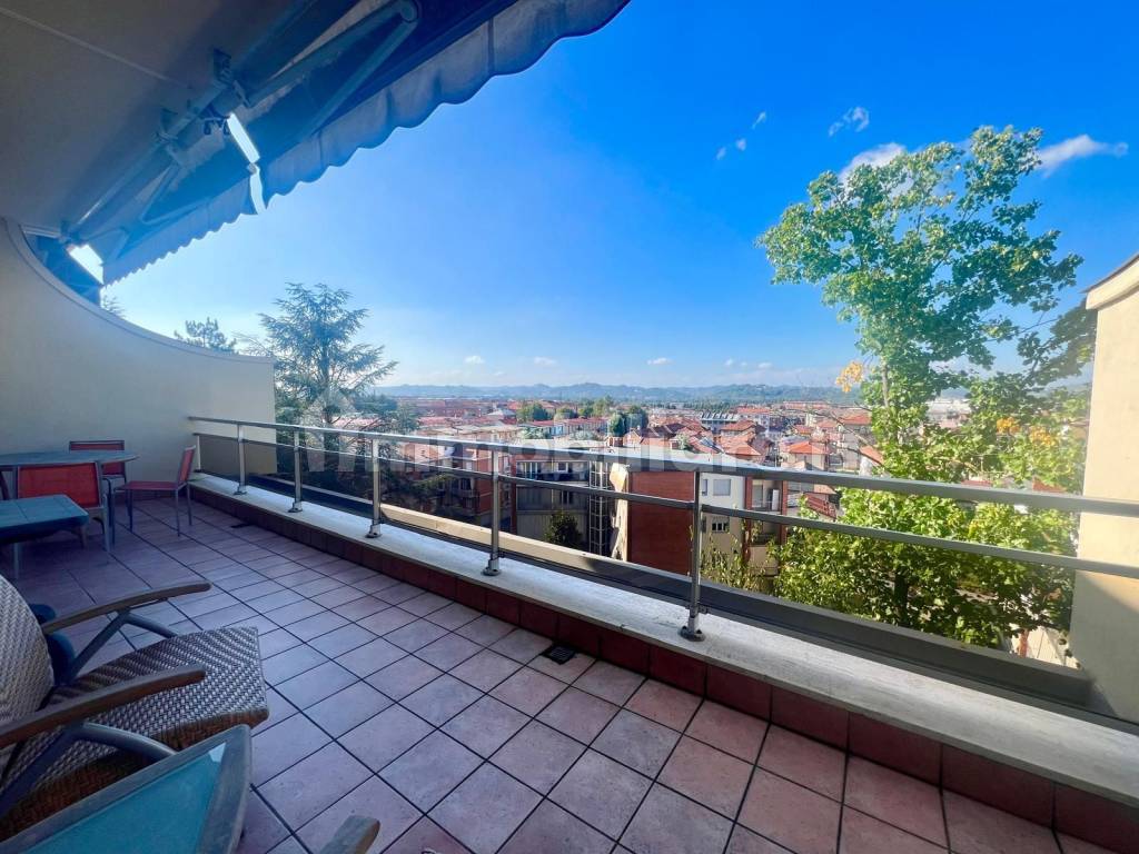 Vendita Appartamento Alba. Quadrilocale in via Giuseppe Miroglio 11 ...