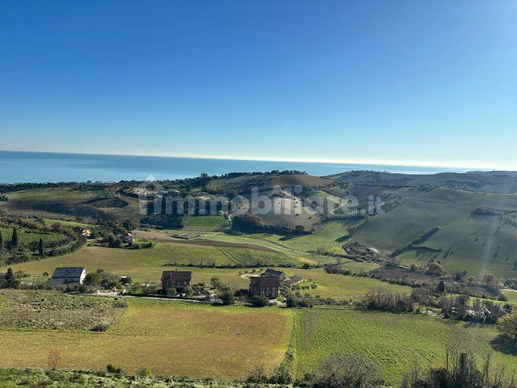 Vendita Appartamento in viale Adriatica. Fermo. Ottimo stato, su più ...