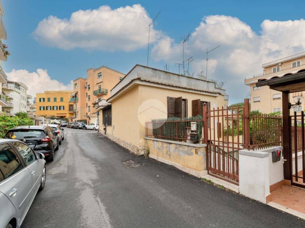 Vendita Appartamento Roma. Monolocale in via Tommaso Silvestri. Da ...