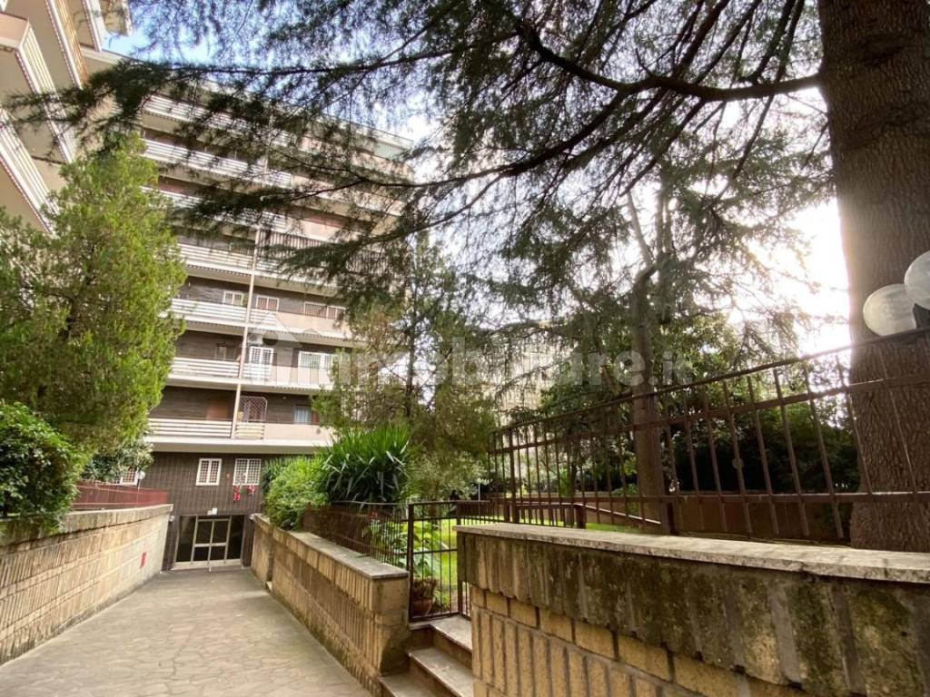 Vendita Mansarda in via Simone Martini 125 Roma. Con balcone, rif ...