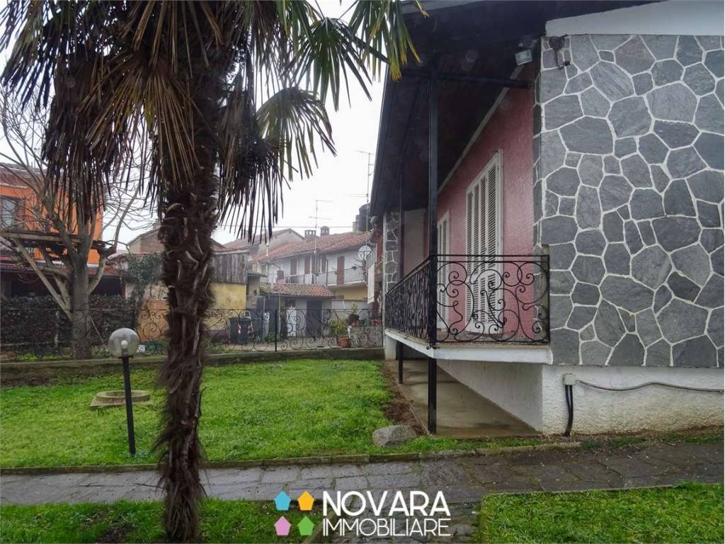 Vendita Villa unifamiliare in via Roma, 61 Palestro. Buono stato, posto ...