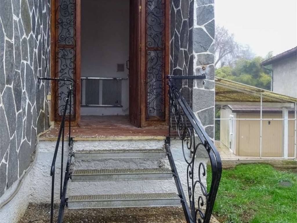 Vendita Villa unifamiliare in via Roma, 61 Palestro. Buono stato, posto ...