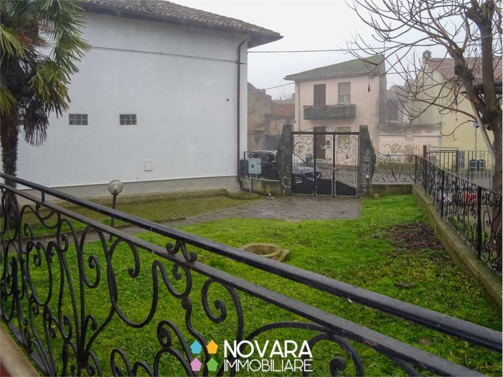 Vendita Villa unifamiliare in via Roma, 61 Palestro. Buono stato, posto ...