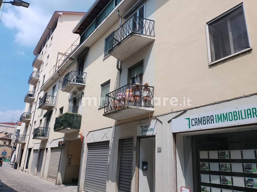 Locale commerciale via Novara, Cameri, Rif. 117347505 - Immobiliare.it