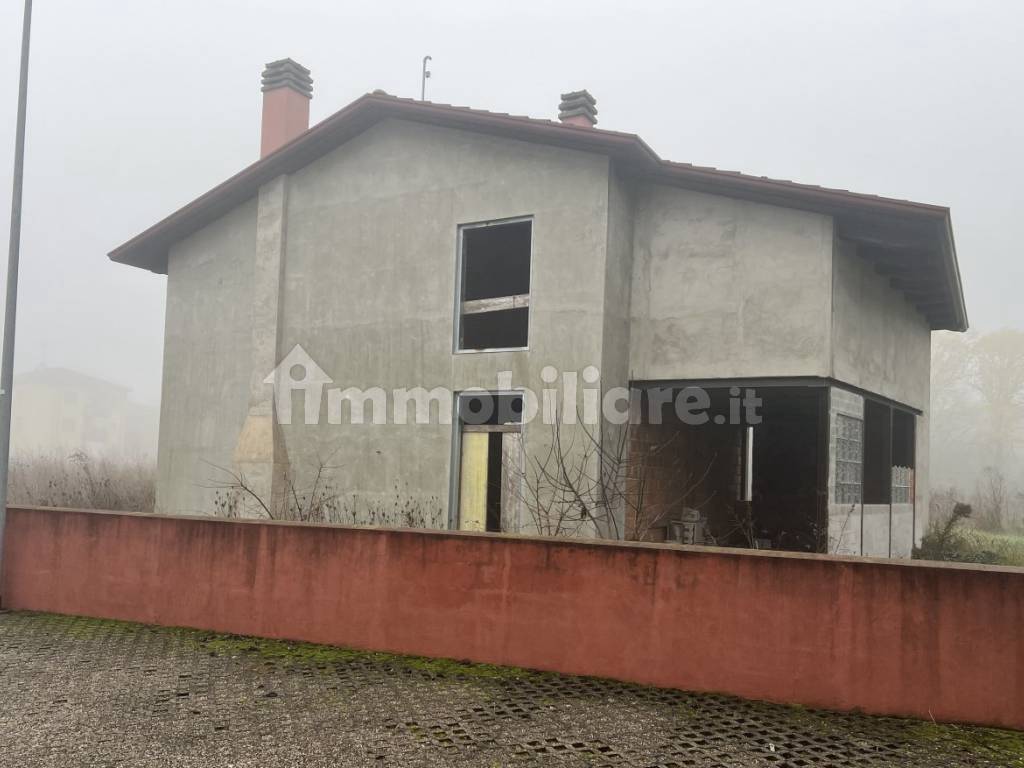 Asta per villa, Strada Dosso del corso, Dosso del Corso - Chiesanuova ...