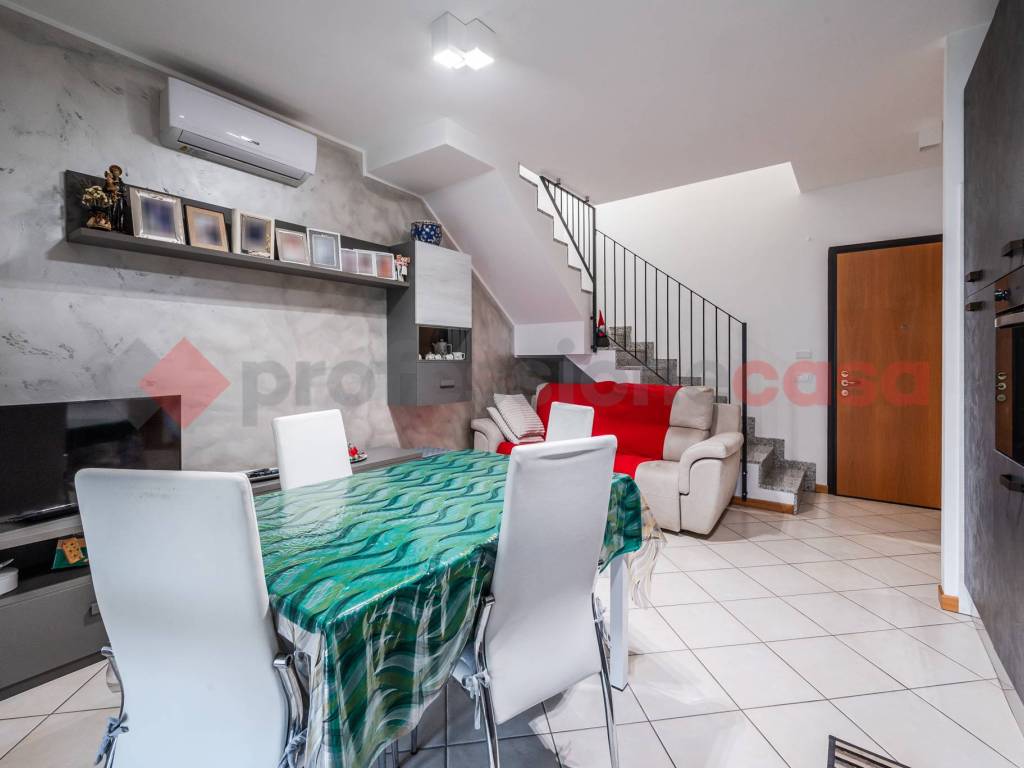 Vendita Appartamento Vermezzo con Zelo. Trilocale in via Papa Wojtyla ...