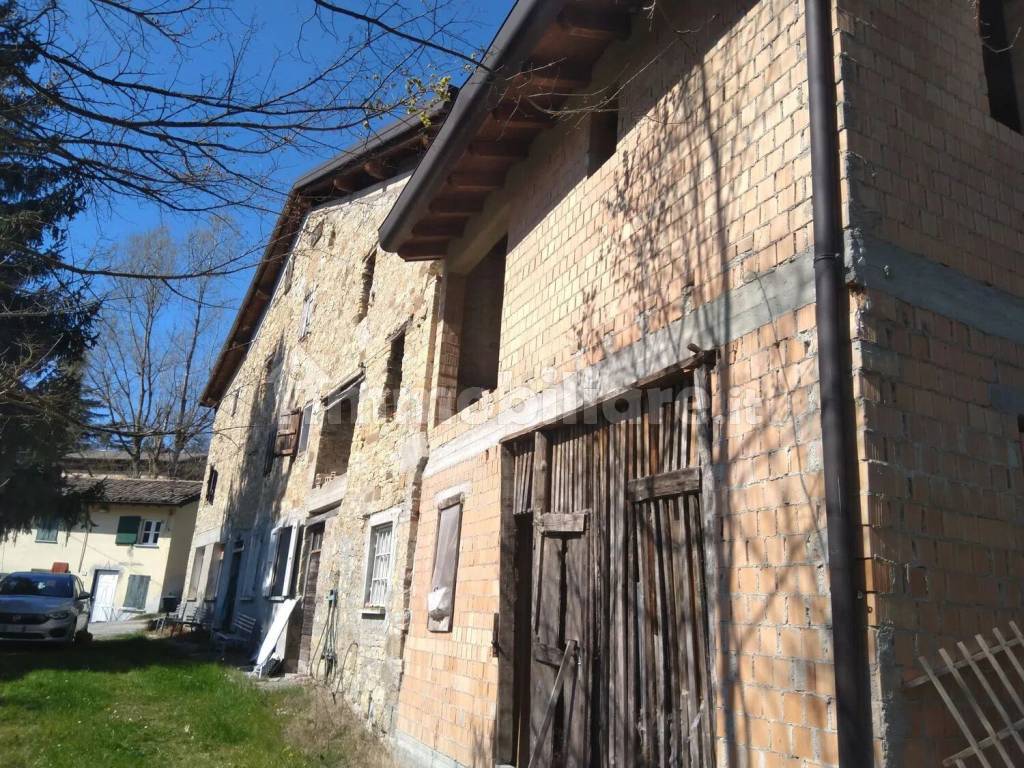 Vendita Cascina in via Monte Croce San C. Vezzano sul Crostolo. Da ...