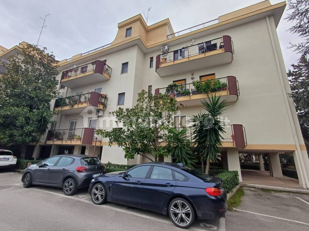 Vendita Appartamento in via Mario Adamo 4. Bari. Buono stato, primo ...