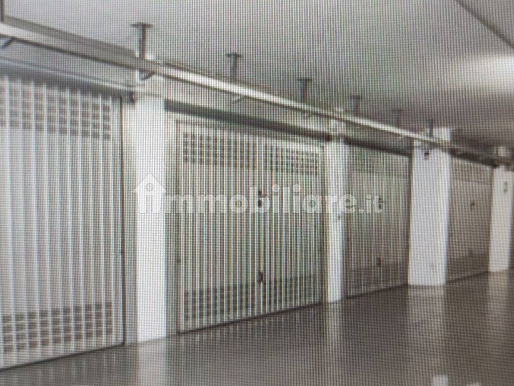 Garage - Box via Rosa Guarnieri Carducci 4, Roma, Rif. 117439101 ...