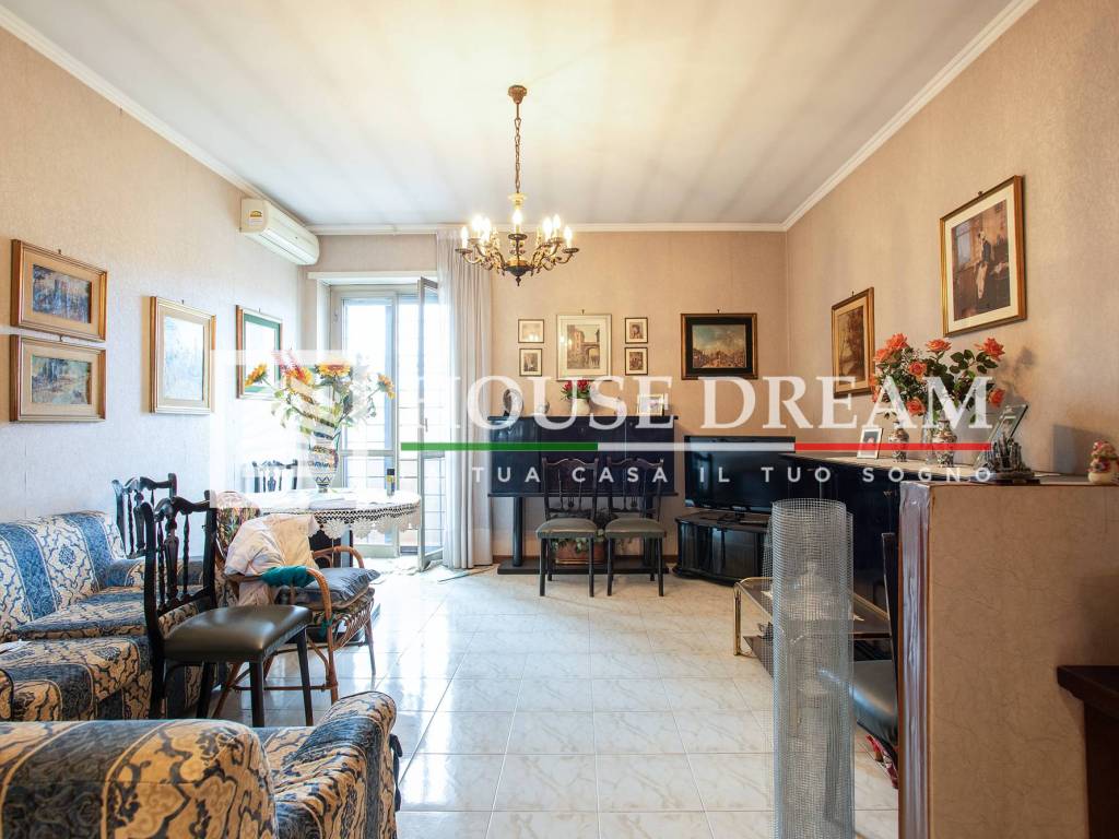 Vendita Appartamento Roma. Trilocale in via Rugantino 49. Da ...