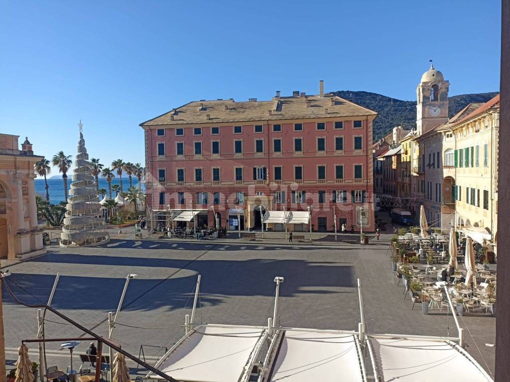 Vendita Appartamento Finale Ligure. Trilocale in piazza Vittorio ...