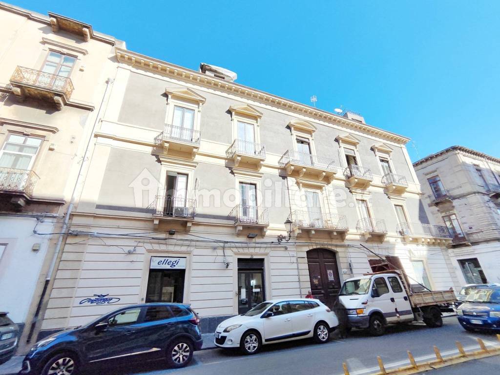 Locale commerciale via Umberto I, Catania, Rif. 117453099 - Immobiliare.it