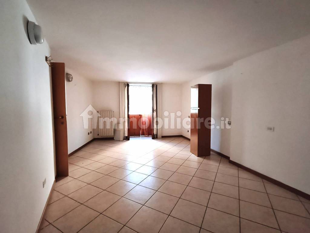 Sale Apartment Ponte San Pietro. 2-room flat, Good condition, first ...