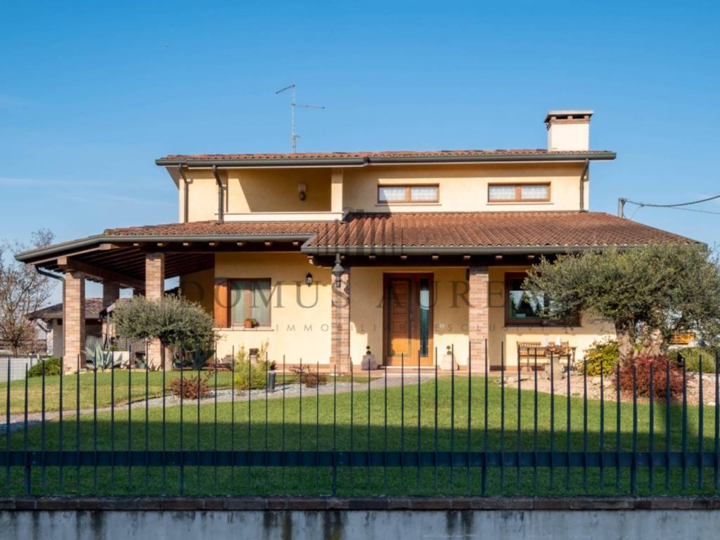 Vendita Villa unifamiliare Minerbe. Ottimo stato, posto auto, con ...