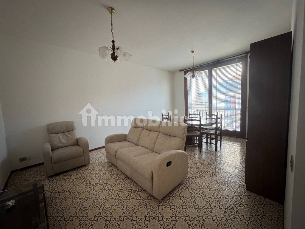 Affitto Appartamento Borgomanero. Trilocale in corso Roma. Buono stato ...