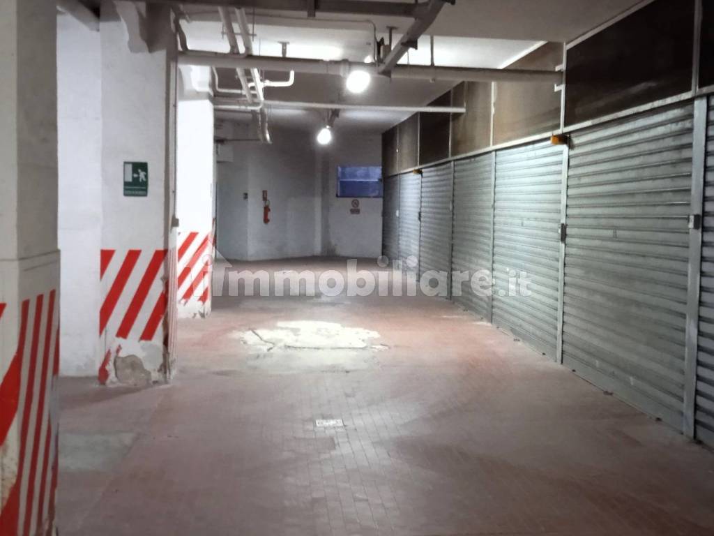 Garage - Box piazza Merani 1, Genova, Rif. 117501529 - Immobiliare.it