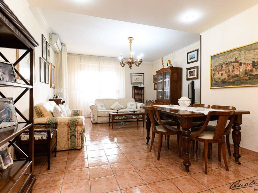 Vendita Appartamento Roma. Quadrilocale in via Raffaele Ciasca. Buono ...