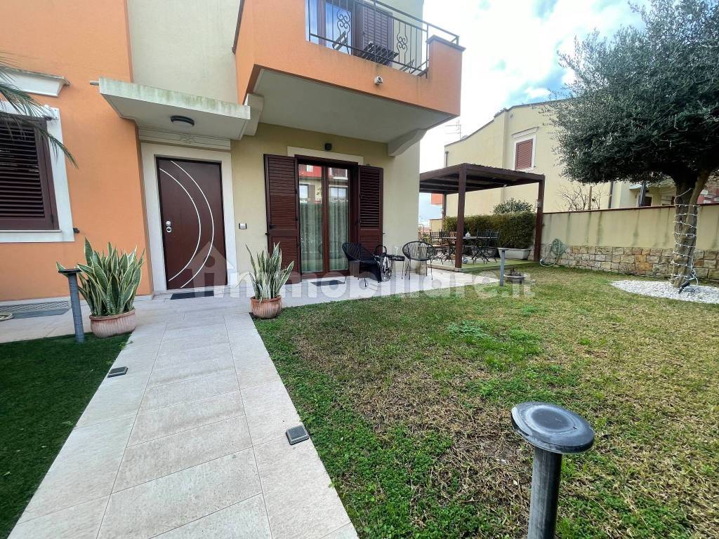Sale Two-family villa in via Consolare Pompea 1705 Messina. New ...