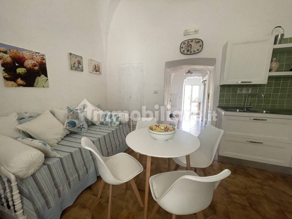 Vendita Villa unifamiliare Racale. Ottimo stato, posto auto, con ...