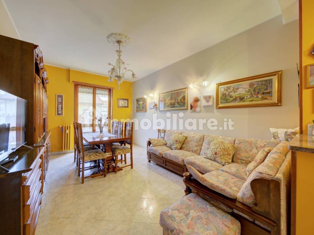 Sale Apartment Turin. 4-room flat in via Enrico Gotti 12. Good ...