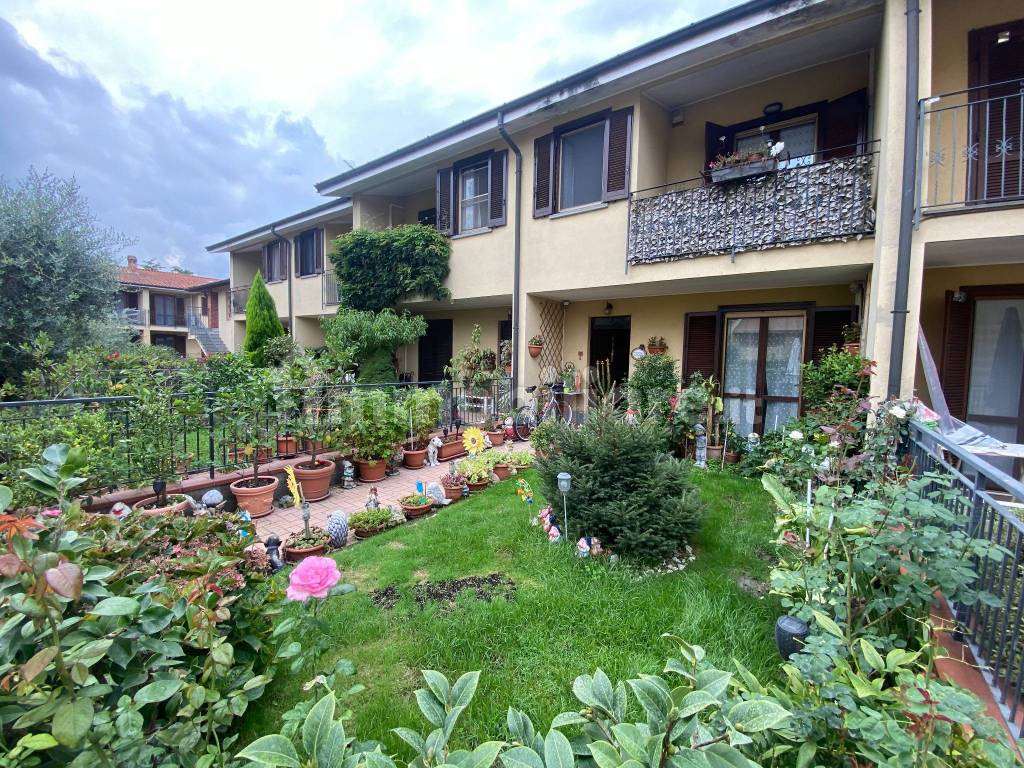 Vendita Villa a schiera in via Carlo Bellone Gaggiano. Buono stato ...