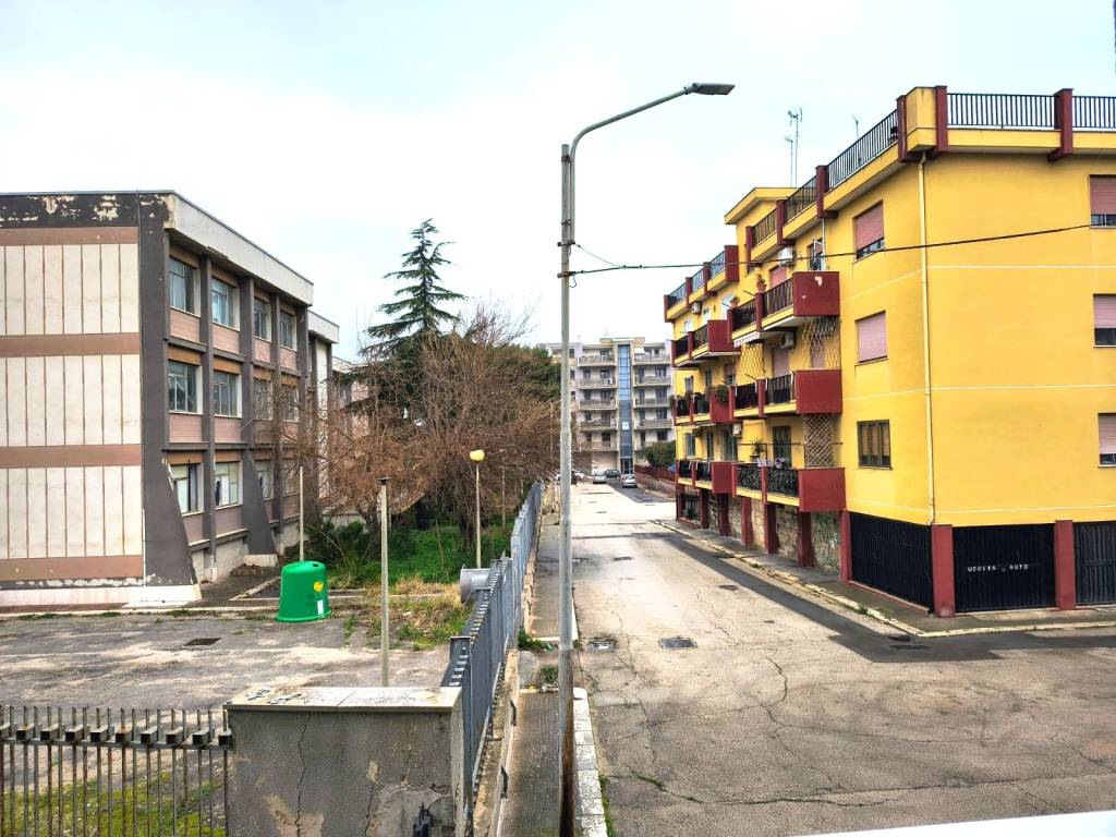 Vendita Appartamento Trani. Quadrilocale in via Simone De Bello. Buono ...