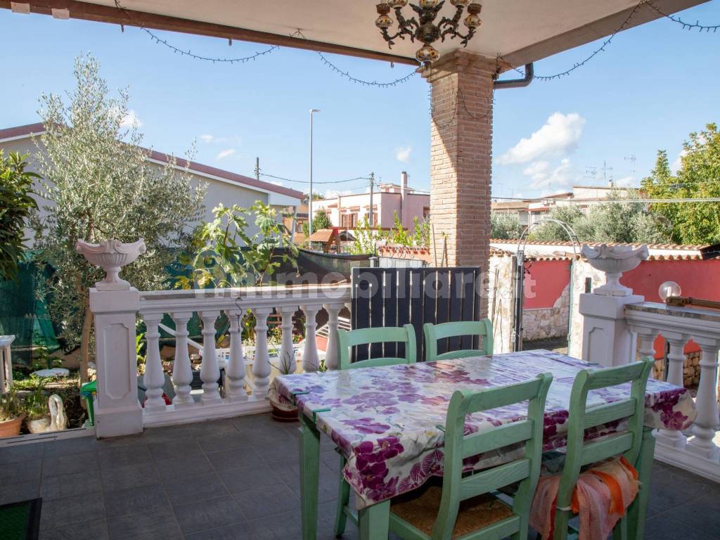 Vendita Appartamento Roma. Quadrilocale in via Castel di Lama. Buono ...