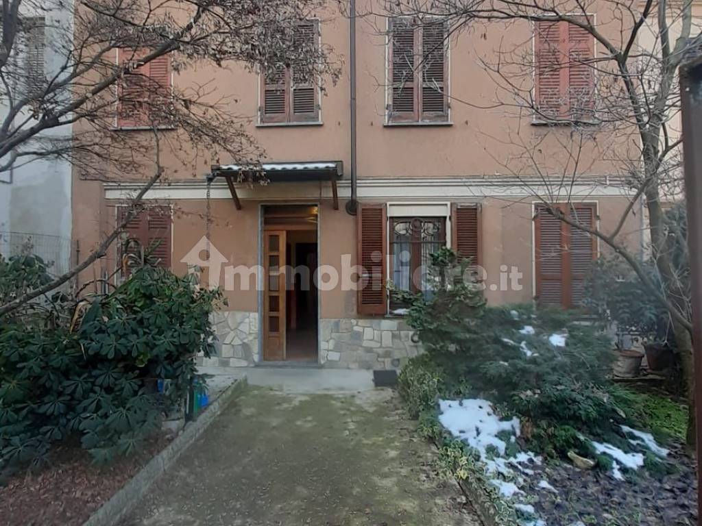 Vendita Villa unifamiliare Stradella. Buono stato, posto auto, con ...