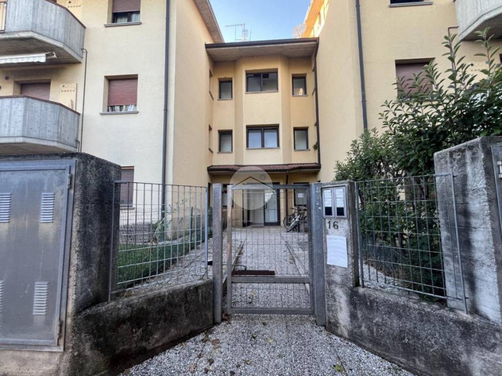 Vendita Appartamento Palazzolo sull'Oglio. Bilocale in via Ruggero ...