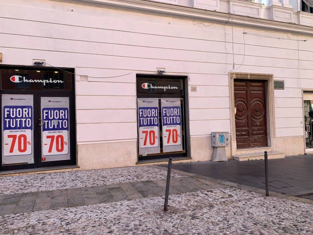 Negozio di abbigliamento corso Centocelle 11A, Civitavecchia, Rif ...