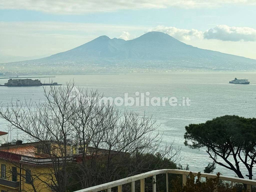 Vendita Appartamento in via Francesco Petrarca. Napoli. Buono stato ...