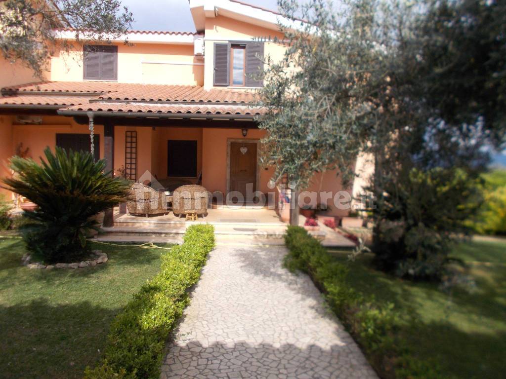 Vendita Villa bifamiliare in via Firenze 57 Fiano Romano. Ottimo stato ...