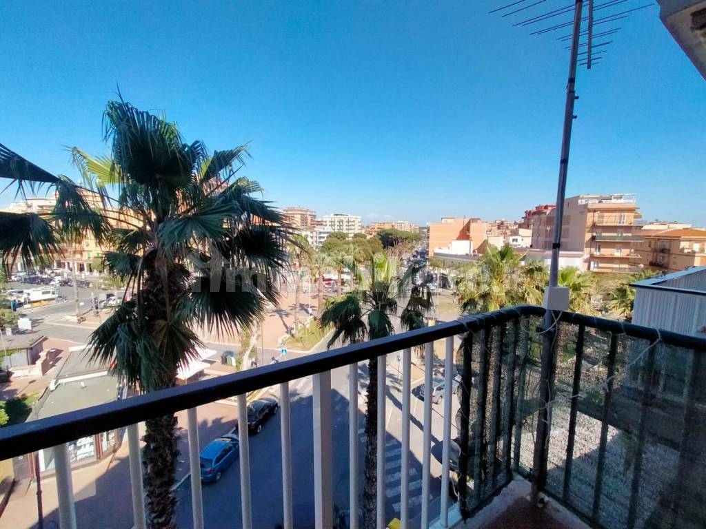 Vendita Appartamento Ladispoli. Trilocale in piazza della Vittoria ...