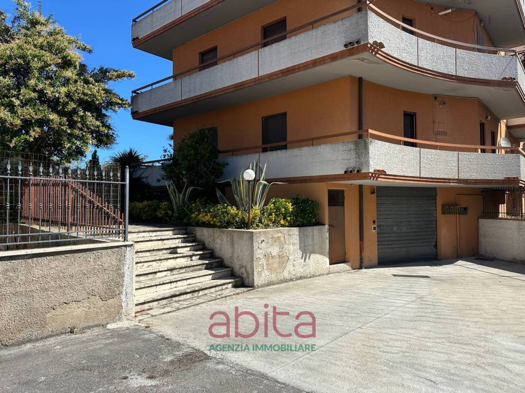 Vendita Appartamento in via Roma 66. Castel di Lama. Buono stato, primo ...