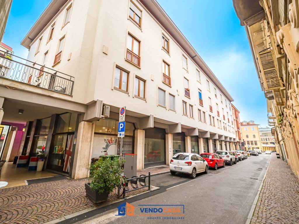 Vendita Appartamento in via San Rocco 9. Bra. Ottimo stato, su più ...