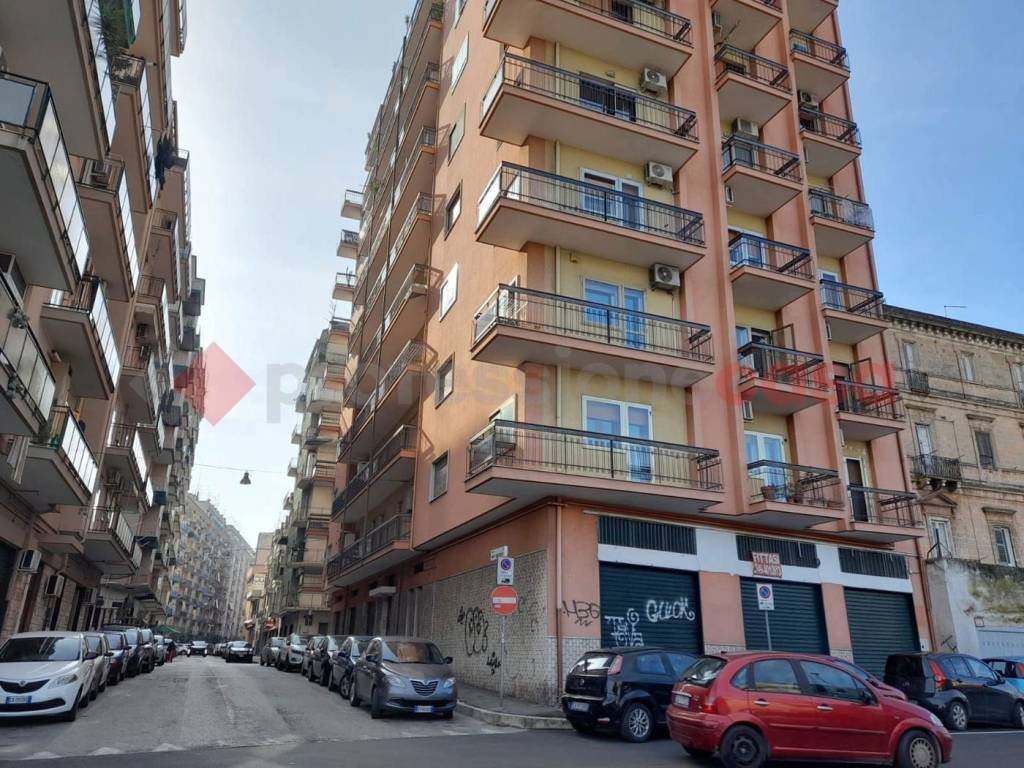 Locale commerciale via Cugini, 33, Taranto, Rif. 117880709 - Immobiliare.it