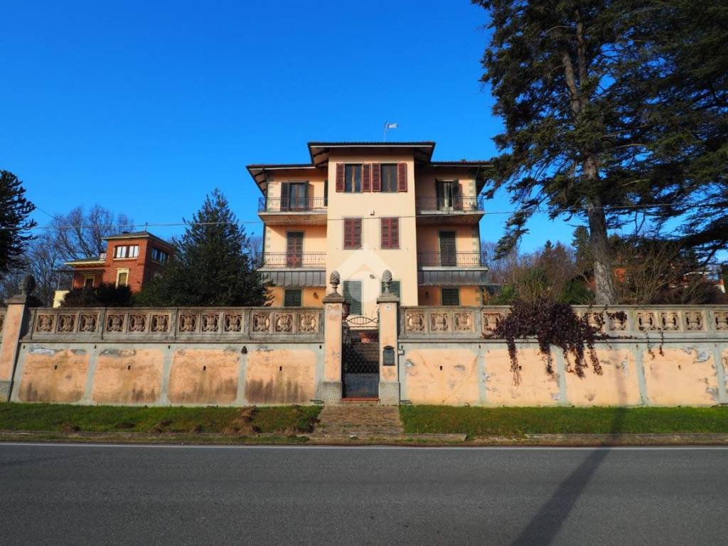 Vendita Villa plurifamiliare in via F. Turati 24 Roasio. Buono stato ...