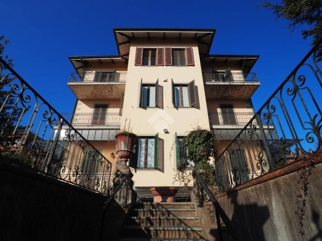 Vendita Villa plurifamiliare in via F. Turati 24 Roasio. Buono stato ...