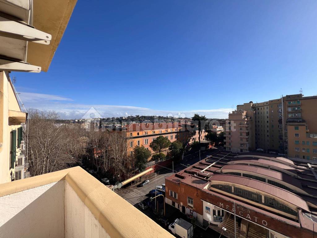 Vendita Appartamento Roma. Trilocale in via Guido Reni. Buono stato ...