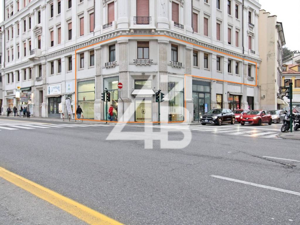 Locale commerciale via Giosuè Carducci 39, Trieste, Rif. 117891721 - Immobiliare.it
