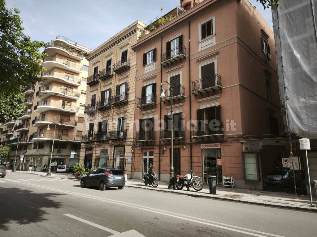 Vendita Appartamento in via Roma. Palermo. Da ristrutturare, primo ...