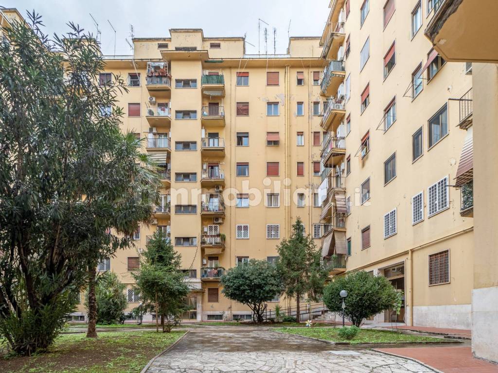 Vendita Appartamento Roma. Trilocale in piazza dei Consoli 50. Da ...