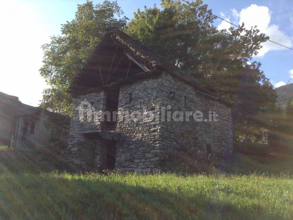 Vendita Baita in via Zornasco Craveggia. Da ristrutturare, posto auto ...