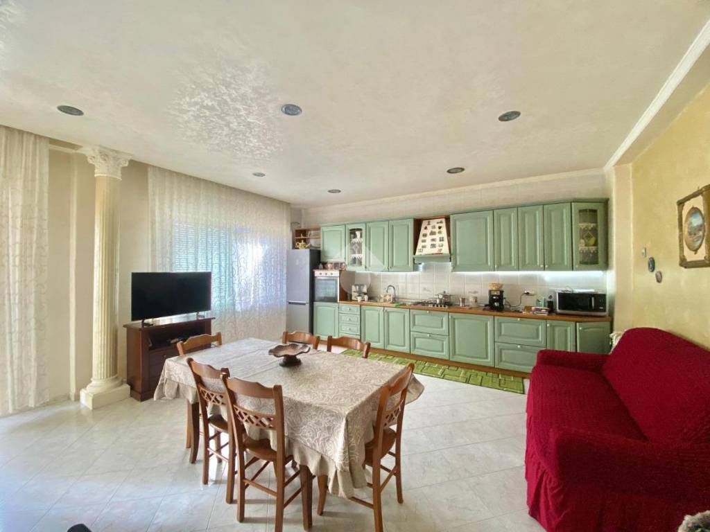 Vendita Appartamento Napoli. Trilocale in via Roberto Marcolongo. Buono ...