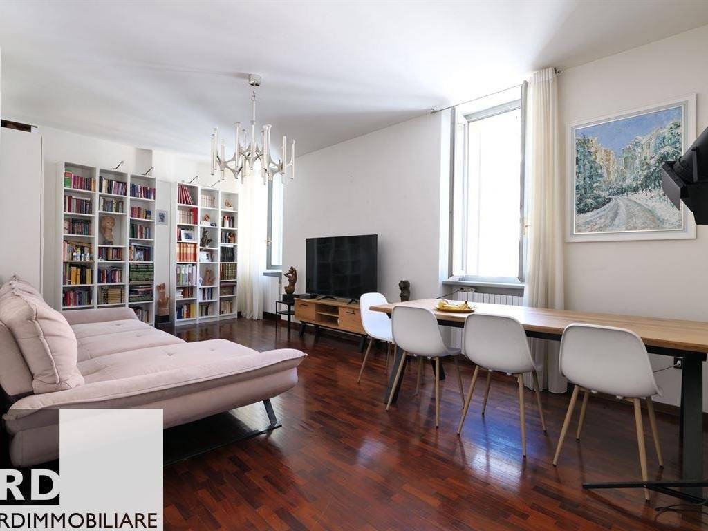 Vendita Appartamento Lonato del Garda. Trilocale, Ottimo stato, primo piano, con balcone ...