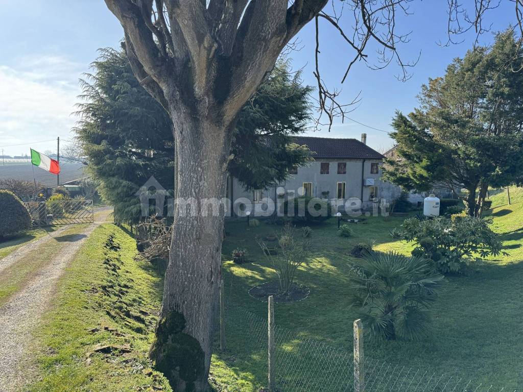 Vendita Villa bifamiliare in via Bruno Zanella Pincara. Buono stato ...