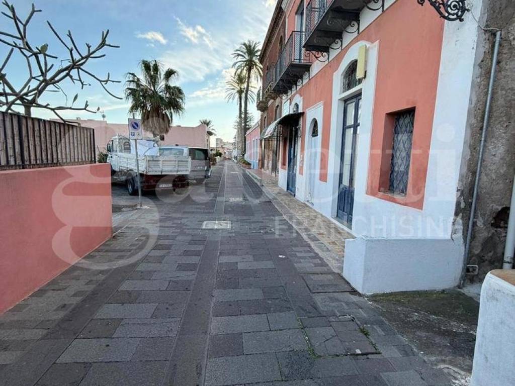 Vendita Appartamento Santa Marina Salina. Trilocale in via Risorgimento ...