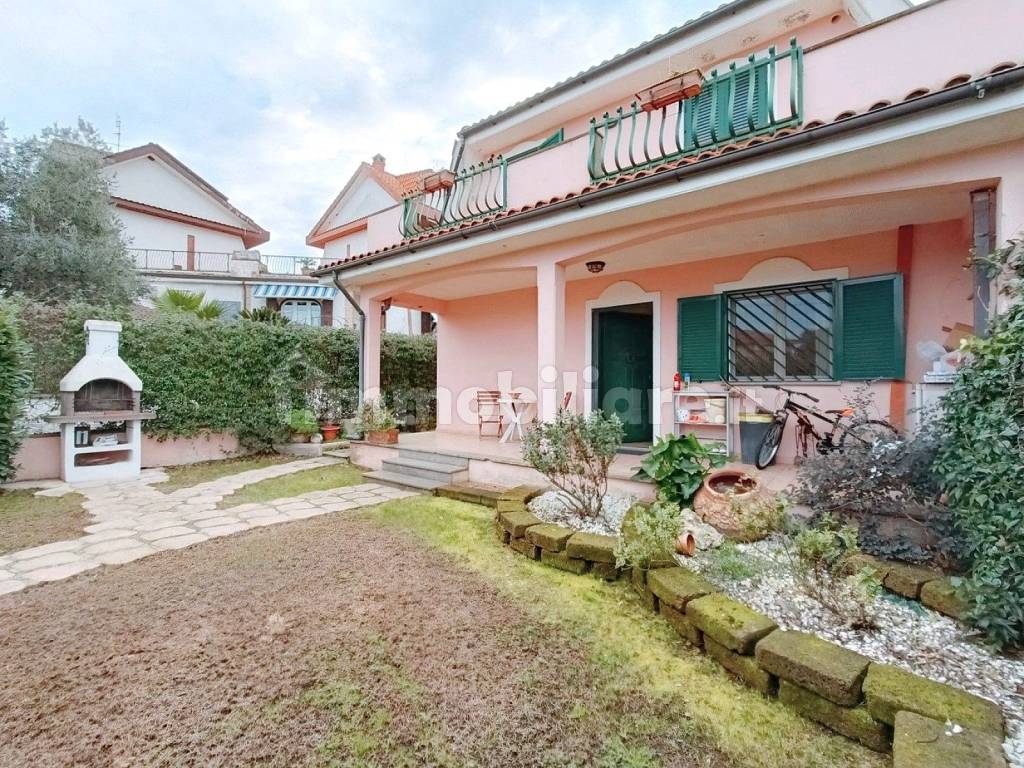 Vendita Villa plurifamiliare in viale Colle Romito Ardea. Buono stato ...