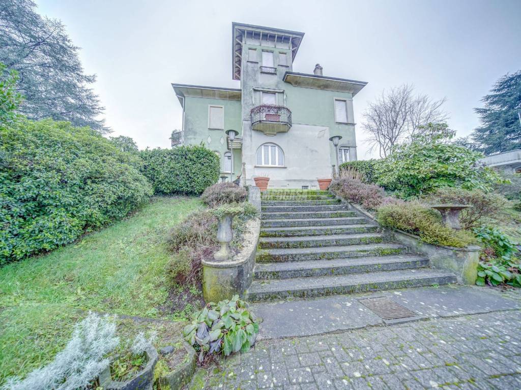 Vendita Villa unifamiliare in via Milano 38/A Jerago con Orago. Buono ...